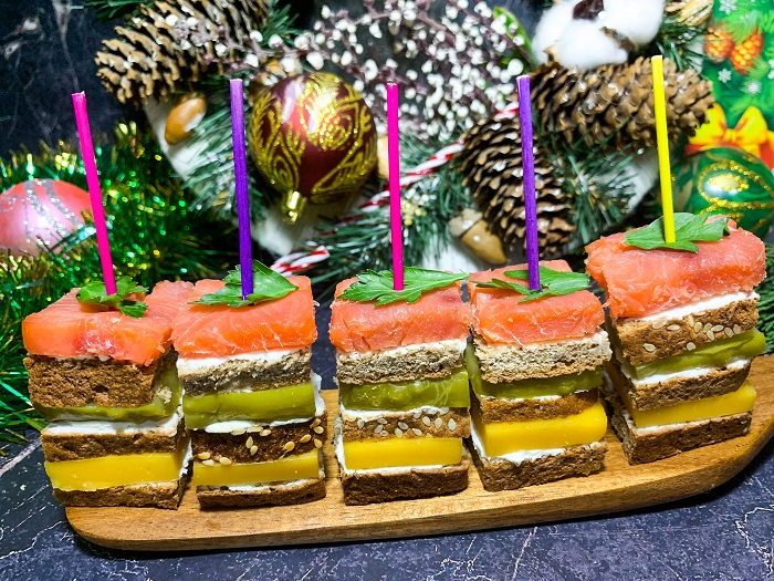 Закусочные канапе с красной рыбой и сыром - на праздничный стол